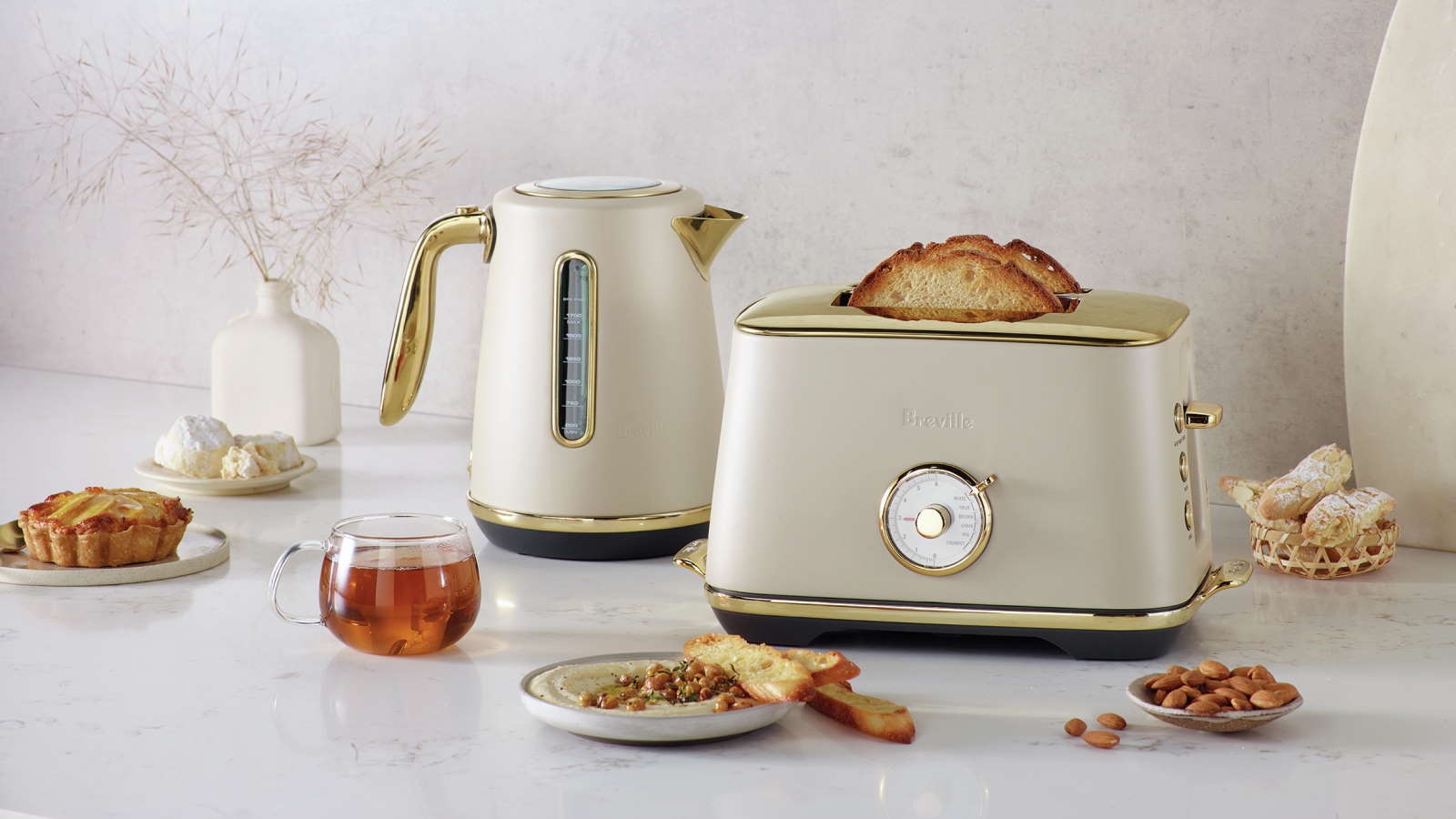 Breville the Toast Select Luxe Brass 2 Slice Toaster - Almond Nougat ...
