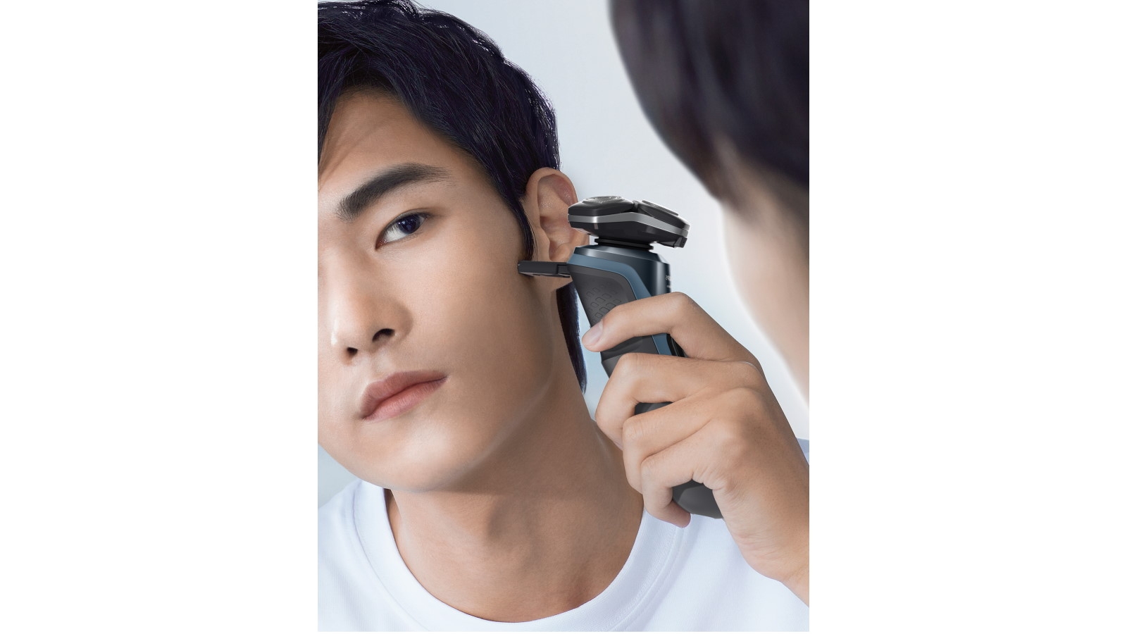 Philips Series 5000 SkinIQ Wet & Dry Electric Shaver | Joyce Mayne